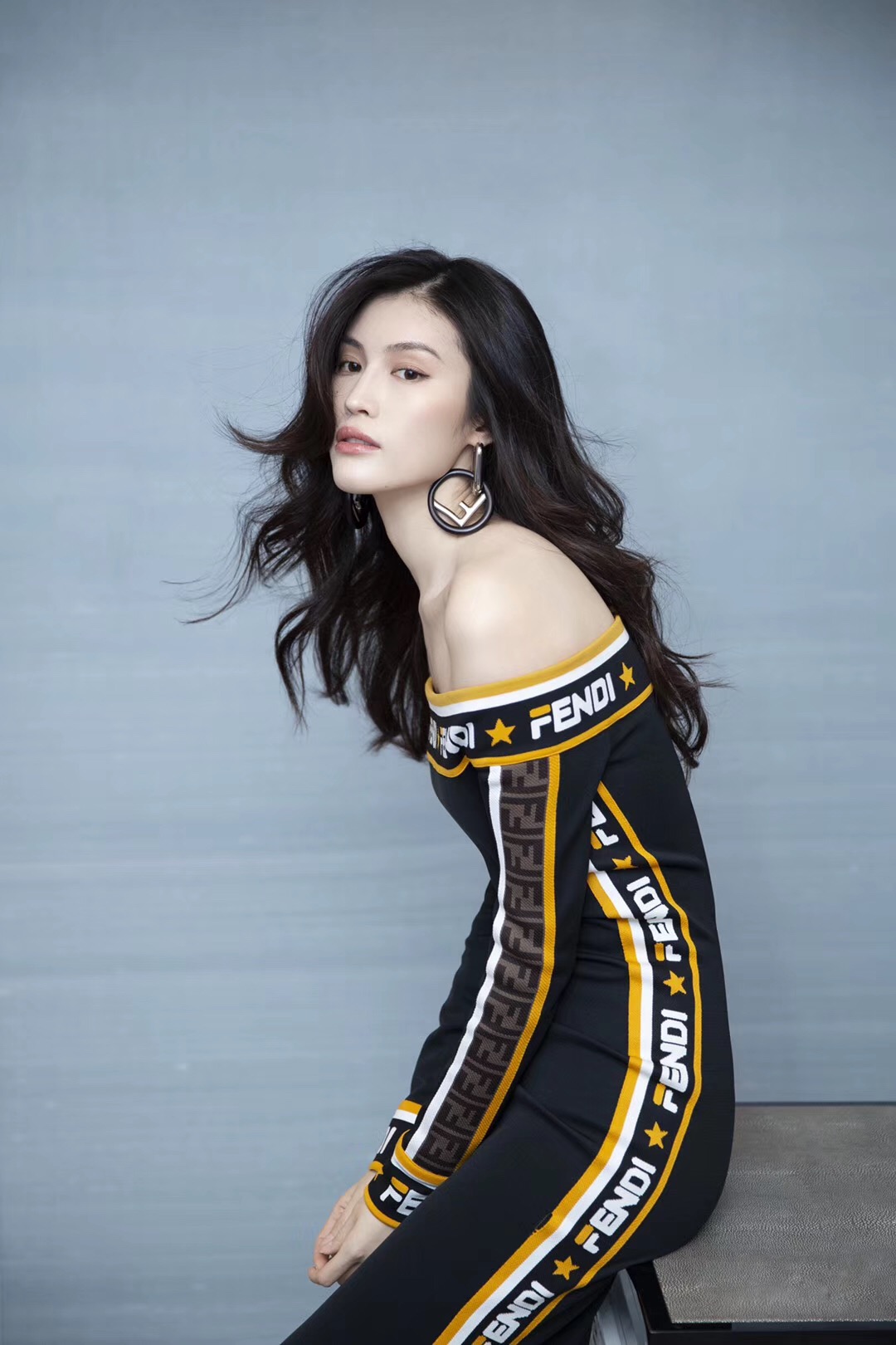 何穗出席活动造型多变显俏皮 收获粉丝官宣表白 -- 眼界，放眼世界