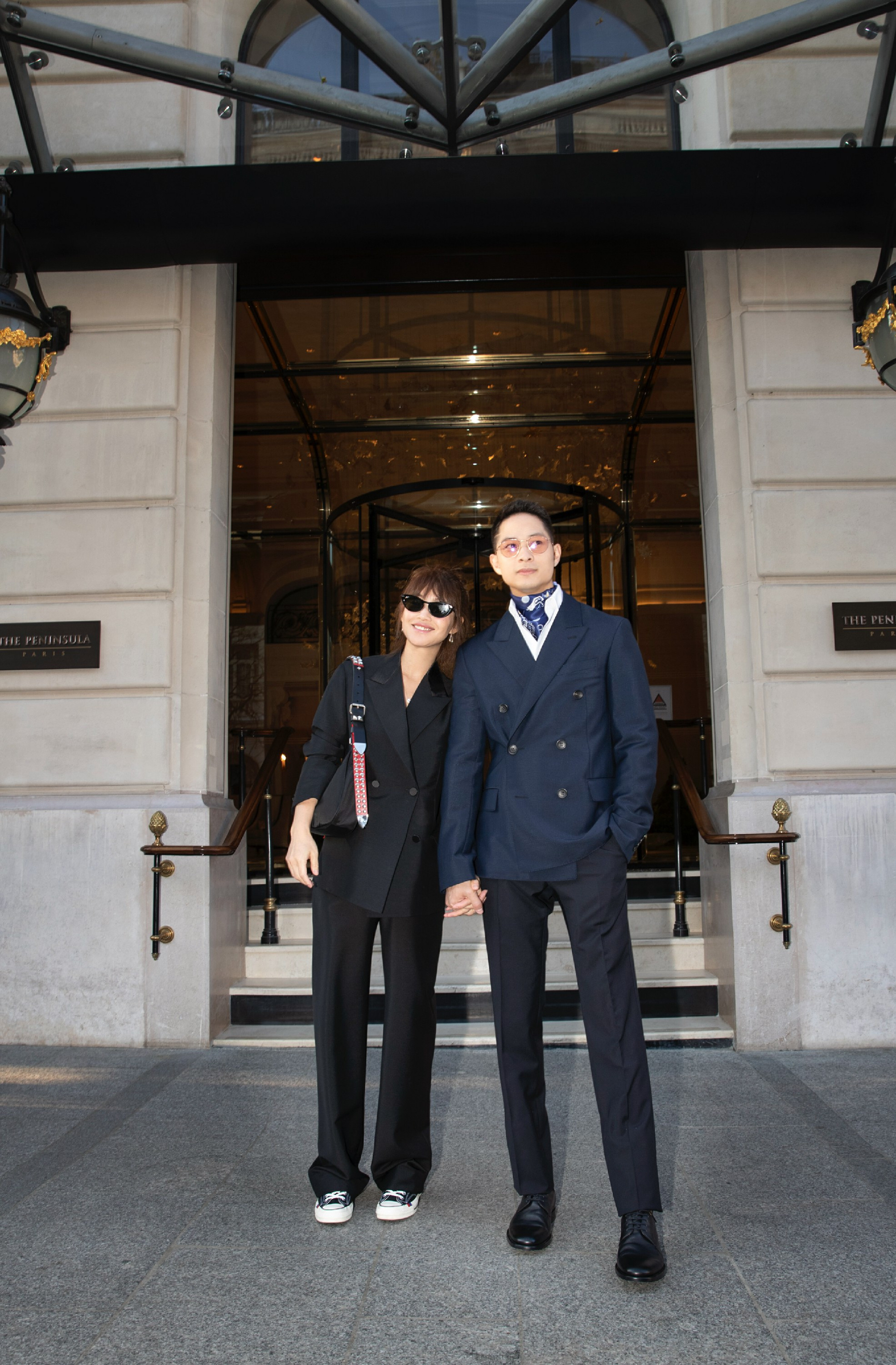 陈燃巴黎时装周与Mark Luu西装CP成街头焦点 - 360娱乐，你开心就好