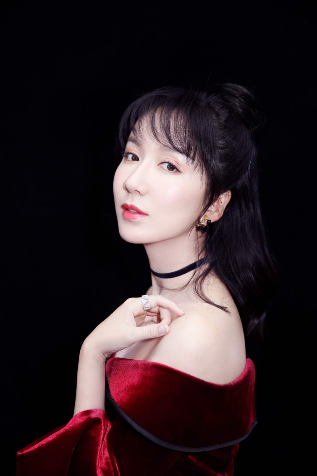 “总攻鼻祖”胡一菲归来 娄艺潇《爱情公寓》发布会献唱主题曲 - 360娱乐，你开心就好