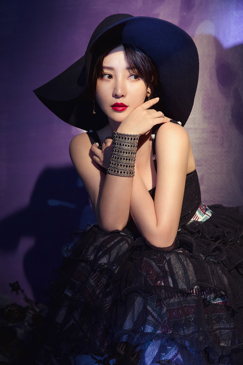 柳岩小露性感香肩反差全黑禁欲风 肤如凝脂明眸善睐 360娱乐，你开心就好