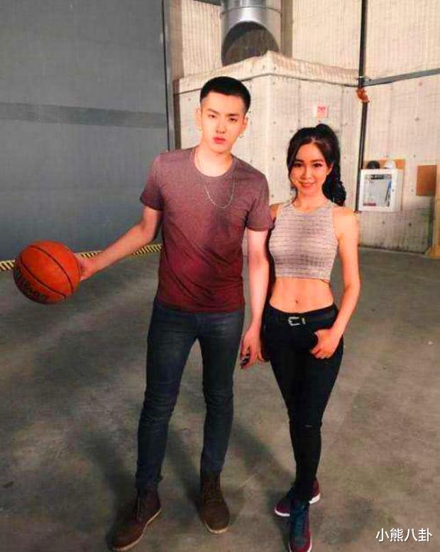 当187cm吴亦凡撞到191cm库里，只差4cm，网友：谎报身高尴尬吗 - 360娱乐，你开心就好