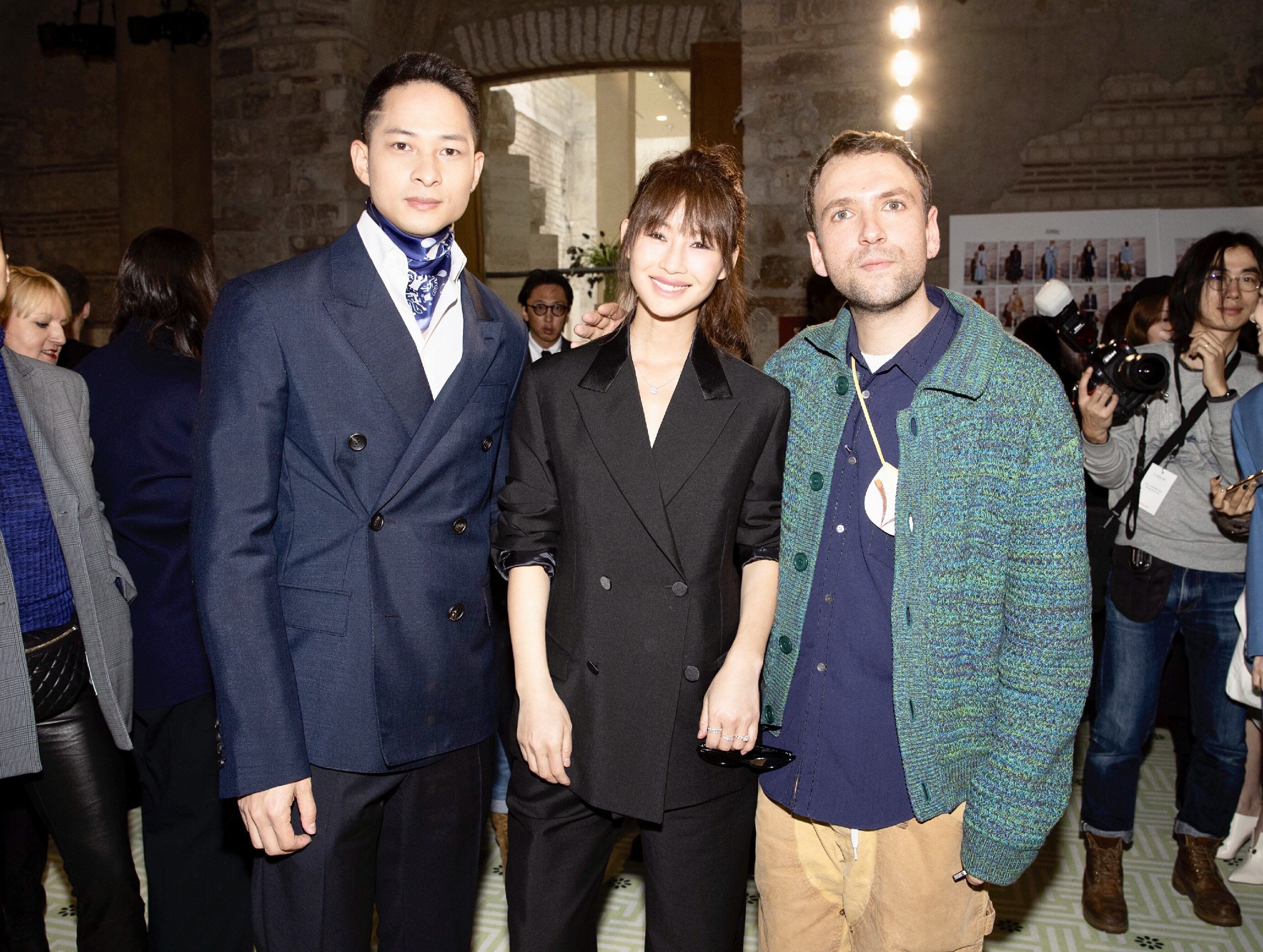 陈燃巴黎时装周与Mark Luu西装CP成街头焦点 - 360娱乐，你开心就好