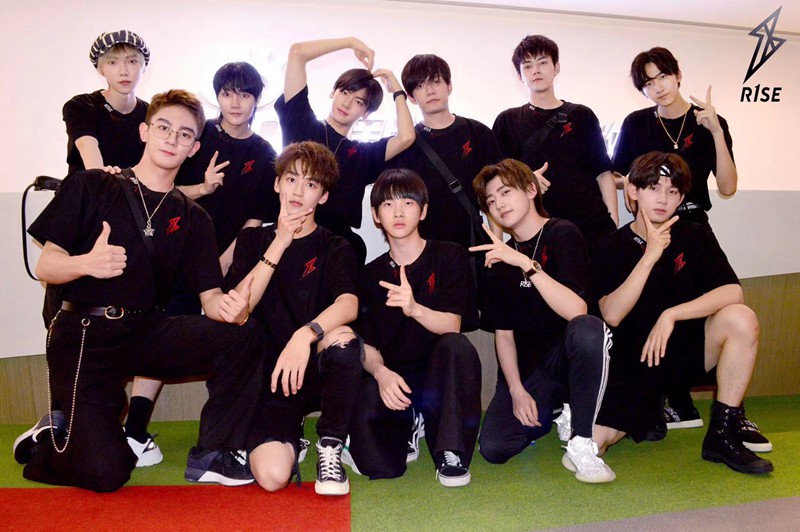 R1SE首张EP销量突破三千万 金钻唱片见证爆棚人气 - 360娱乐，你开心就好