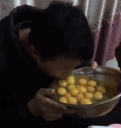 搞笑gif图：大兄弟，你吃这么多，不好吧 - 360娱乐，你开心就好