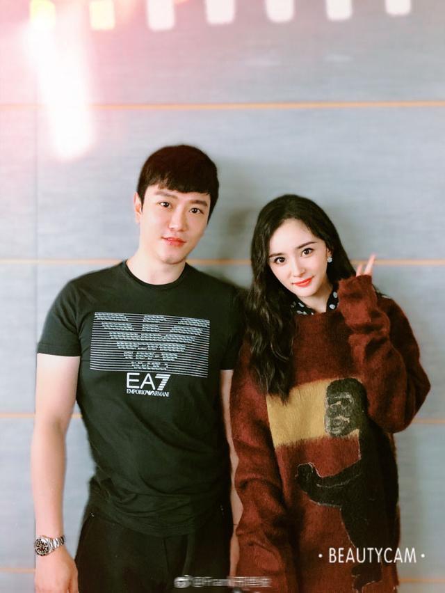 男子晒照跟杨幂合照还说 我最爱的大幂幂”,惹粉丝羡慕嫉妒! 360娱乐,你开心就好