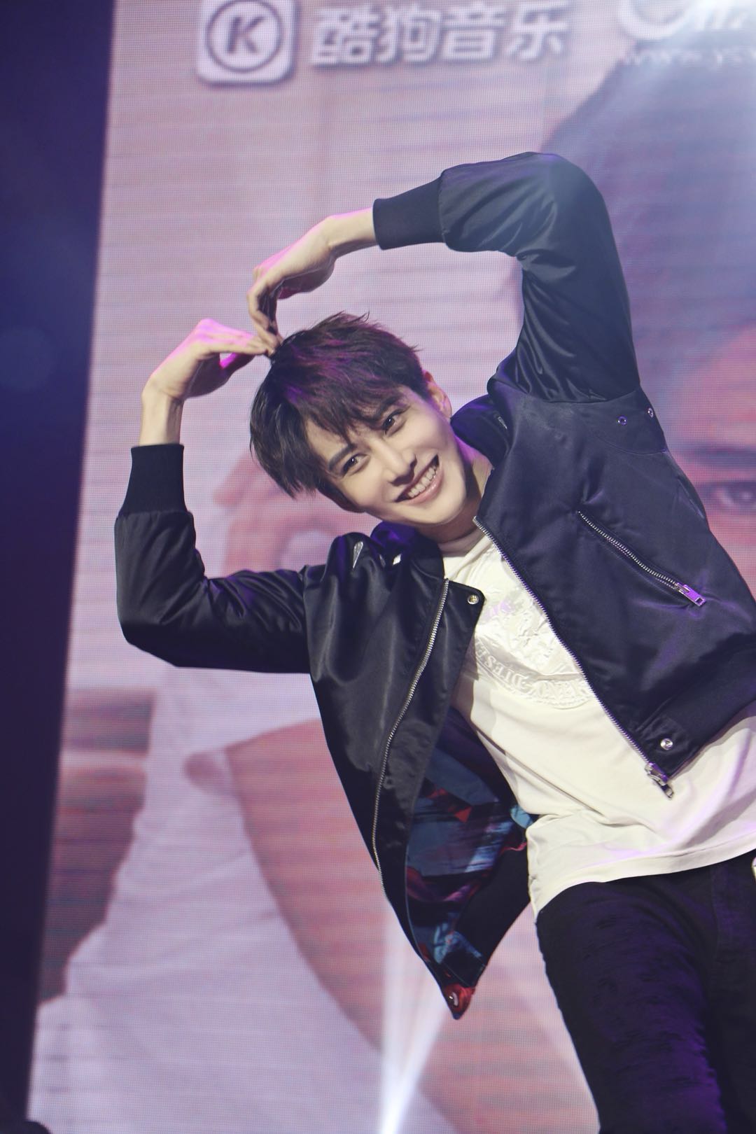 Mike Angelo《你在我心中》新专辑首唱会 超高人气刷新直播纪录 - 360娱乐，你开心就好